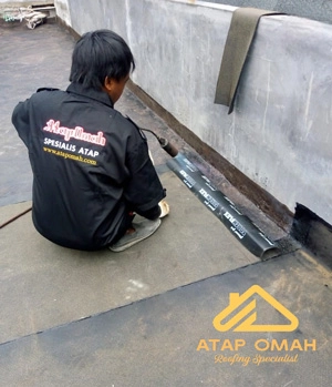Jasa Pasang Atap Aspal Bitumen Berkualitas untuk Hunian Modern - Atap Omah